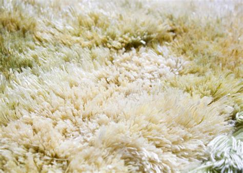 Studio Nienke Hoogvliet Uses Algae Yarn To Create Sea Me Rug