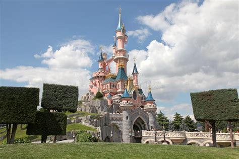 Château De Disneyland Paris Photo stock éditorial Image du château