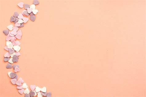 흰색 보라색 분홍색 색상의 하트 모양의 과자를 위한 뿌리고 개념에 대한 스톡 사진 및 기타 이미지 개념 개념과 주제