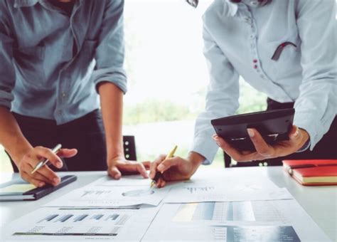 Exploring The Difference Between Texting And Messaging