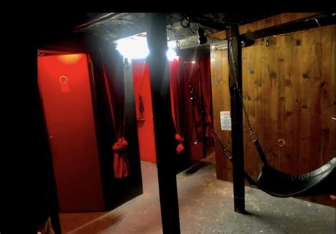 Les 9 Meilleurs Clubs libertins à Marseille Avis Infos Tarifs en 2025