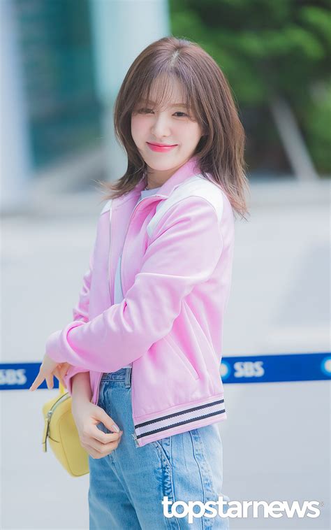 [hd포토] 레드벨벳 Red Velvet 웬디 따뜻한 눈빛 웬디의 영스트리트 출근길 네이트 연예