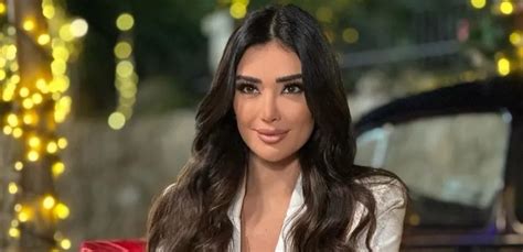 للمرة الأولى جيسيكا عازار تنشر صورا لابنتها بملامح واضحة هل تشبهها؟