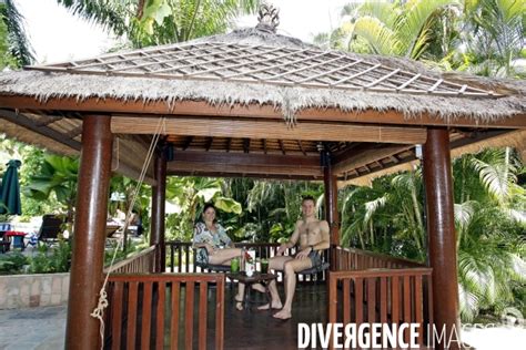 Sébastien Bourdais Avec Son épouse Claire En Malaisie Par Bernard Bakalian Photographie