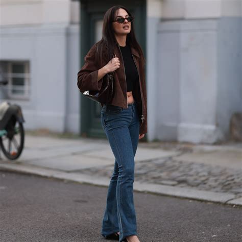 Cómo llevar Dark Coquette la nueva tendencia en 2024 Glamour