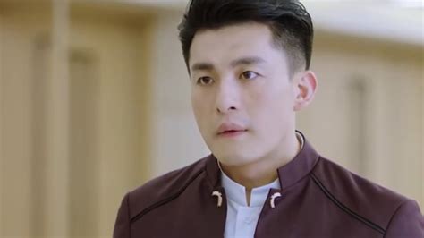 酒店门童热情接待大爷，没想到第二天就被提拔成为副总《生活万岁》腾讯新闻