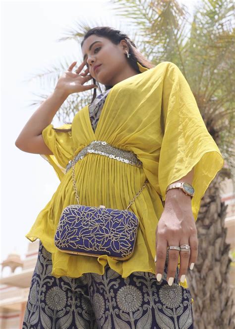 Get Sapphire Elixir Abstract Clutch At ₹ 2000 Lbb Shop