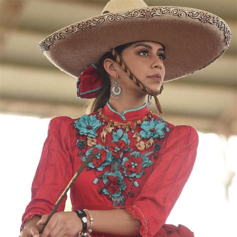 La Imagen Puede Contener Persona Sombrero Vestidos Escaramuza