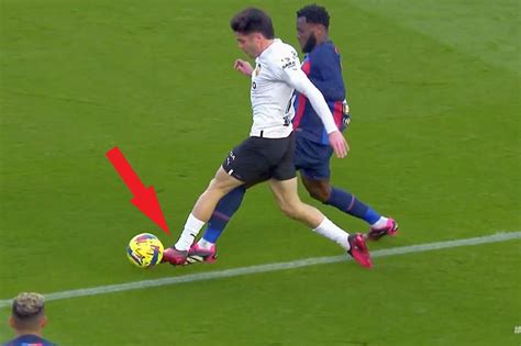 Co tu zrobił sędzia Potężna kontrowersja w meczu Barcelony z Valencią