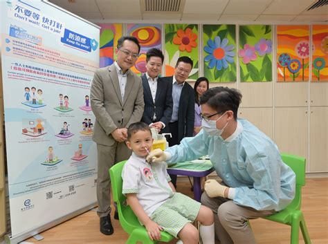 衞生署署長視察季節性流感疫苗學校外展接種安排（附圖）
