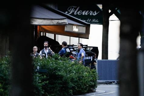 Terrasse Percutée Par Une Voiture à Paris Lacte Qui A Fait Au Moins