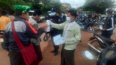 ကျောက်တလုံးကြီးမြို့တွင် ကိုဗစ် ၁၉ ရောဂါ ကြိုတင်ကာကွယ်တားဆီးရေးအတွက် နှာခေါင်းစည်း Mask များ