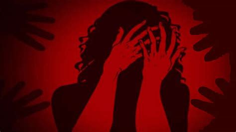 ഇരുപതുകാരിയുമായി സൗഹൃദം സ്ഥാപിച്ചത് അടുത്തിടെ വീട്ടിൽ ഒറ്റയ്