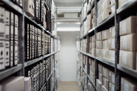defining the differences between physical and logical database