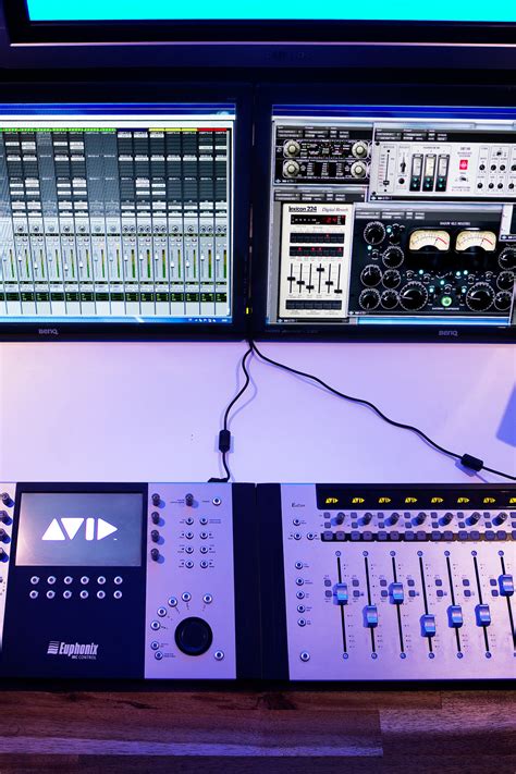 Studio — Studio 6