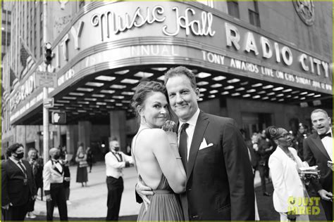 Broadway Star Sutton Foster Files For Divorce From Husband Ted Griffin