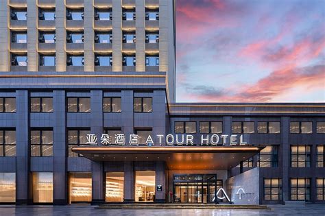 亚朵集团2024年一季报：营收同比增897至1468亿元，调整后净利润达261亿元 北京时间5月23日，亚朵集团（nasdaq