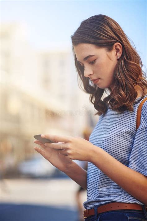 Exploring The Great City An Attractive Young Woman Sending Text