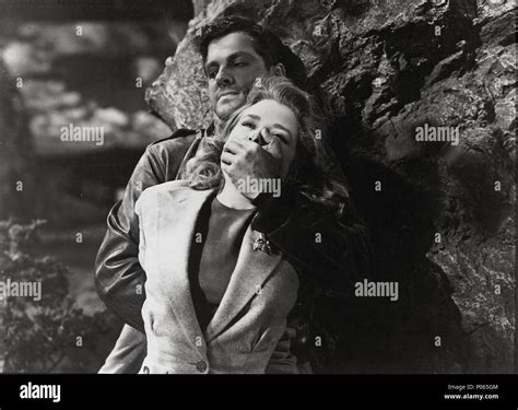 Priscilla Lane Robert Cummings Fotos Und Bildmaterial In Hoher