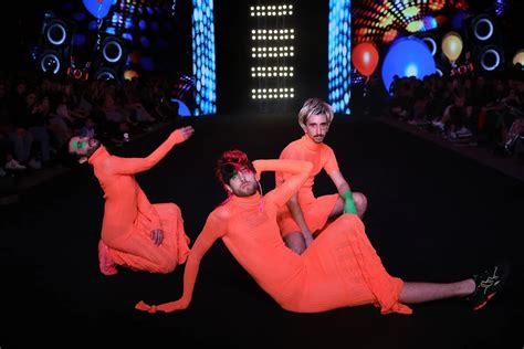 Del Deportivo Al Fluorescente Las Tendencias De La Moda Local Que Pisaron Fuerte Durante El