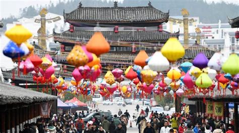 People Have Fun During Spring Festival Holiday China Org Cn