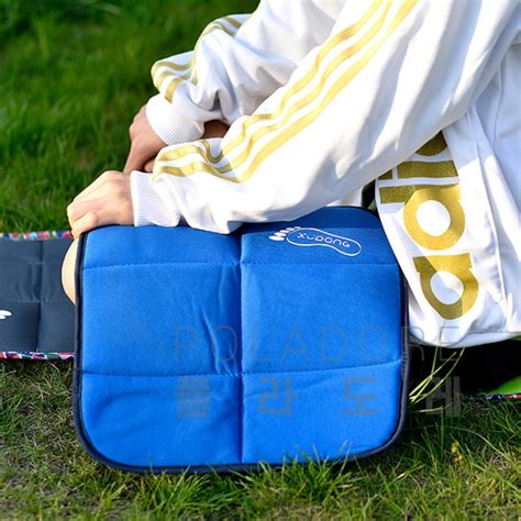 [무료배송] 접이식 휴대용 야외 여행용 미니 방석 보관파우치 포함 W 티몬