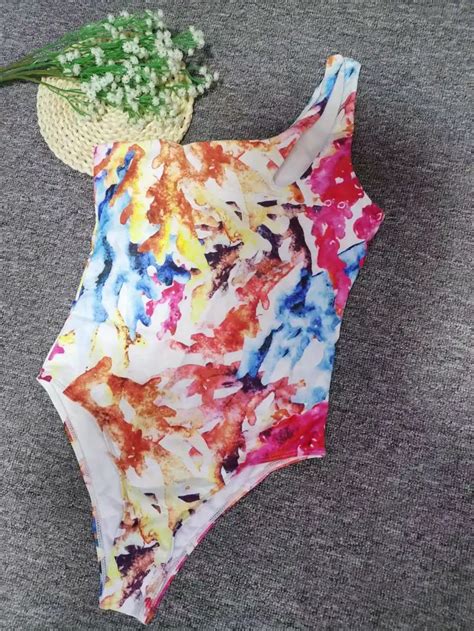 산호 프린트 원 숄더 컷 아웃 수영복 비대칭 하이 컷 스트레치 원피스 수영복 화려하고 귀여운 여성 수영복 및 의류