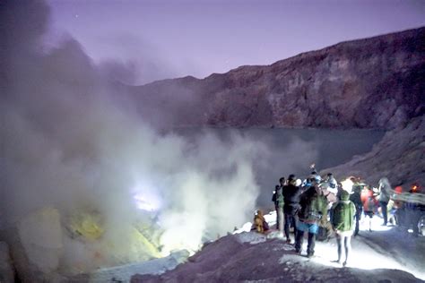 Ijen Crater Blue Fire Tour From Surabaya Yogyakarta Tour Bali Packages Bromo Ijen Tour