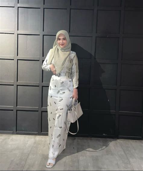 Pin Di Tia Gaya Hijab Gaya Model Pakaian Wanita