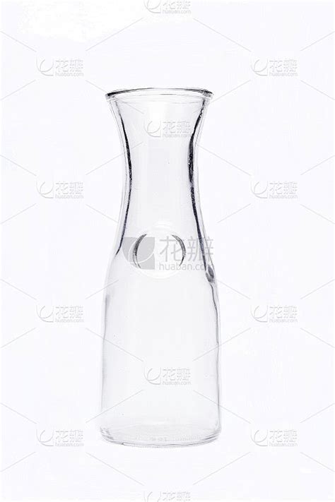玻璃花瓶孤立在白色上