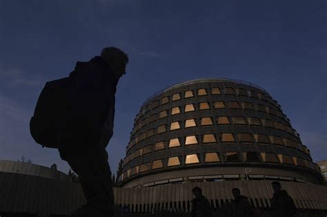 Conflicto Entre Tribunal Constitucional De España Y Ejecutivo Tensiona
