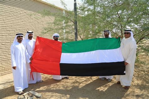 يوم العلم في الإمارات قصة وأهمية وأرقام هذه المناسبة الوطنية مجلة هي