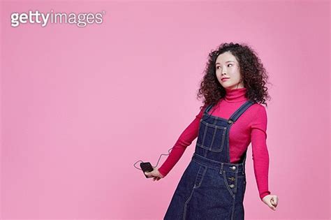 레트로스타일 컨셉 뉴트로 패셔너블 패션 멋 컨셉 퍼머 헤어스타일 1990년대 20세기스타일 스타일