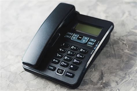 오래 된 회색 콘크리트 테이블에 송수화기 데스크 전화 통신 개념 0명에 대한 스톡 사진 및 기타 이미지 0명 검은색 단일 객체 Istock