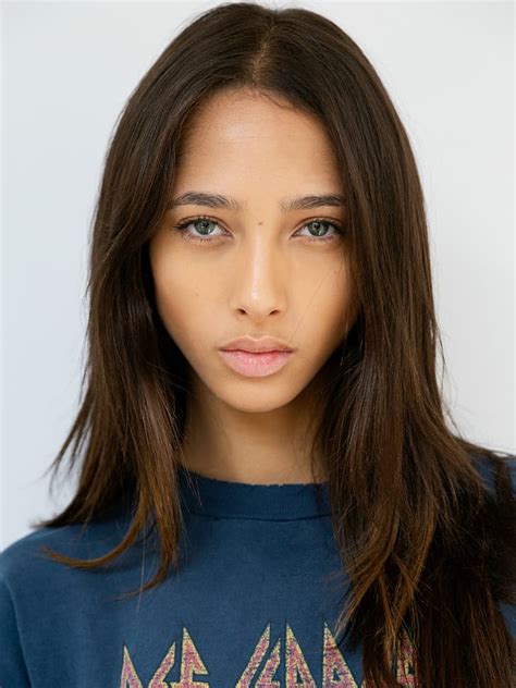 Yasmin Wijnaldum Frauen Model Gesicht Grüne Augen Brünette Langes