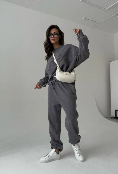 Miu Miu﫶 New костюм свитшот и штаны 4800₽ Sml ️ Melissa Vila Б 1Д 81 ВКонтакте