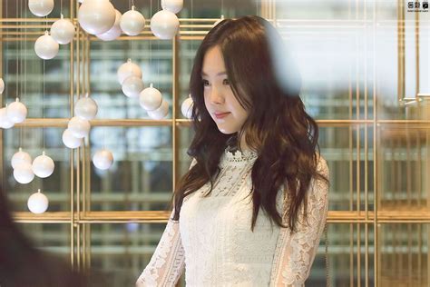 Fans Are In Love With Apink Nauens Gorgeous Outfit Koreaboo