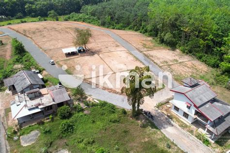 බුලත්සිංහල නගරයට ආසන්නයෙන් වෙල් යායකට මුහුණලා බිම්කොටස් විකිණීමට Ikman