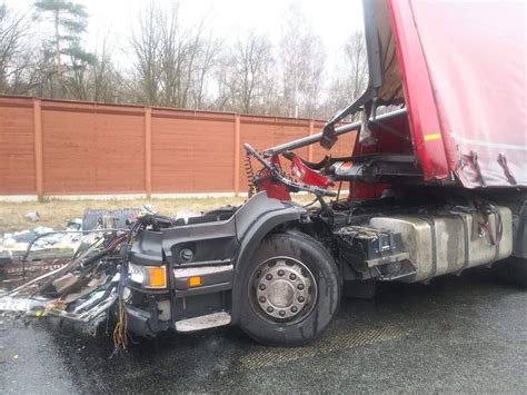 Wypadek ciężarówek na autostradzie A1 w Knurowie To cud że kierowca przeżył Tyle zostało z