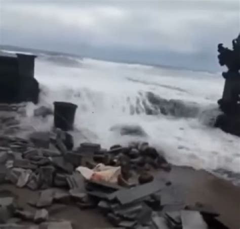 Bak Tsunami Gelombang Tinggi Terjang Pantai Di Bali News On RCTI