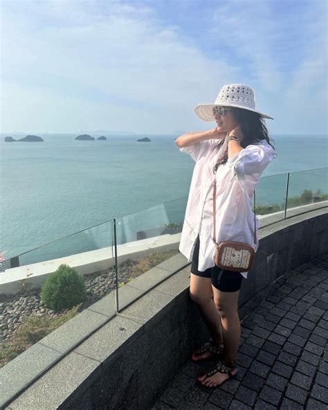 Photos ப்பா என்ன கீர்த்தி இதெல்லாம் பிகினியில் வேறலெவல் போஸ் திணறும் இணையம் Keerthy