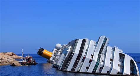 La nave da crociera Ocean Explorer è stata disincagliata in Groenlandia