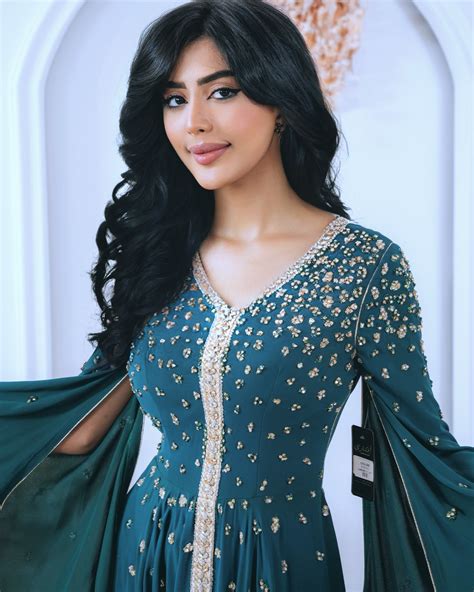 مودل الامارات فساتينناعمه فساتينمناسبات