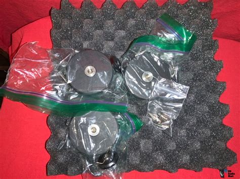 Damping Feet Photo 4856778 Us Audio Mart