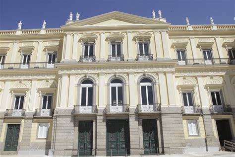 Fachada restaurada e programação especial marcam retorno do público ao