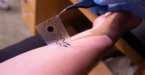 柔性电极模拟真实触感：未来触觉技术新突破 字节点击