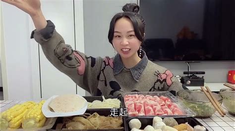 挑战指压板跳远，跳多远就吃多少钱美食，大头才是最惨的？ Youtube