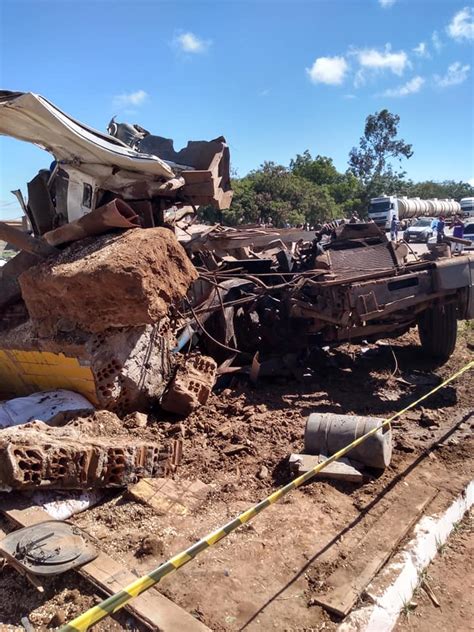 Tragédia Gravíssimo Acidente Deixa Mortos E Feridos Na Br 242 Em Seabra