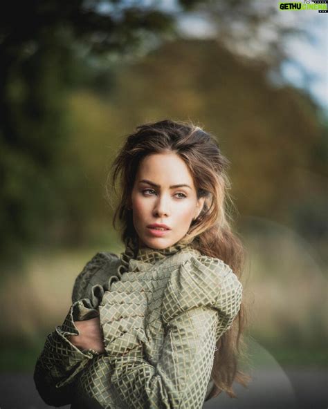 Actress Roxanne Mckee Hd Instagram Photos And Wallpapers March 2024