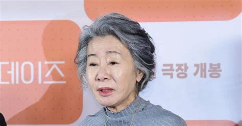 [포토] 윤여정 변함없이 우아한 미모